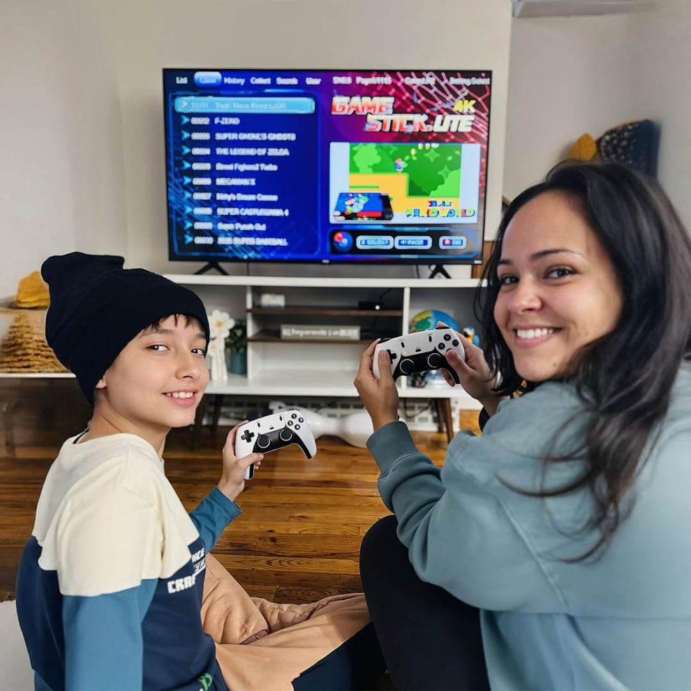 Quantum Play - 4K Gaming Stick - 30.000+ Games - Koopje.com